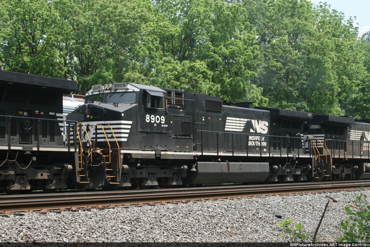 NS 8909